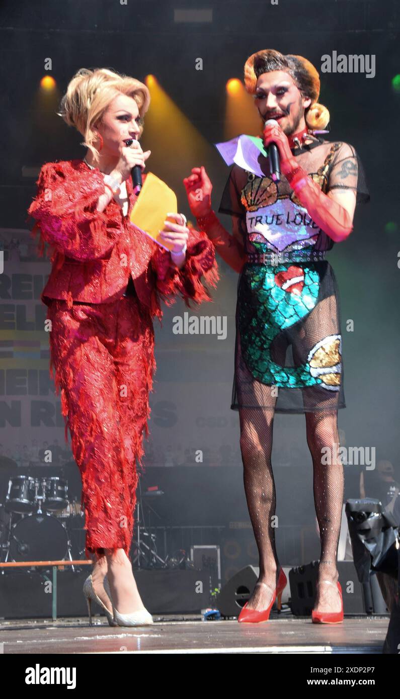 Dean Deville Moderatorin Pasta Parisa Moderatorin Muenchen 22.06.2024 ...