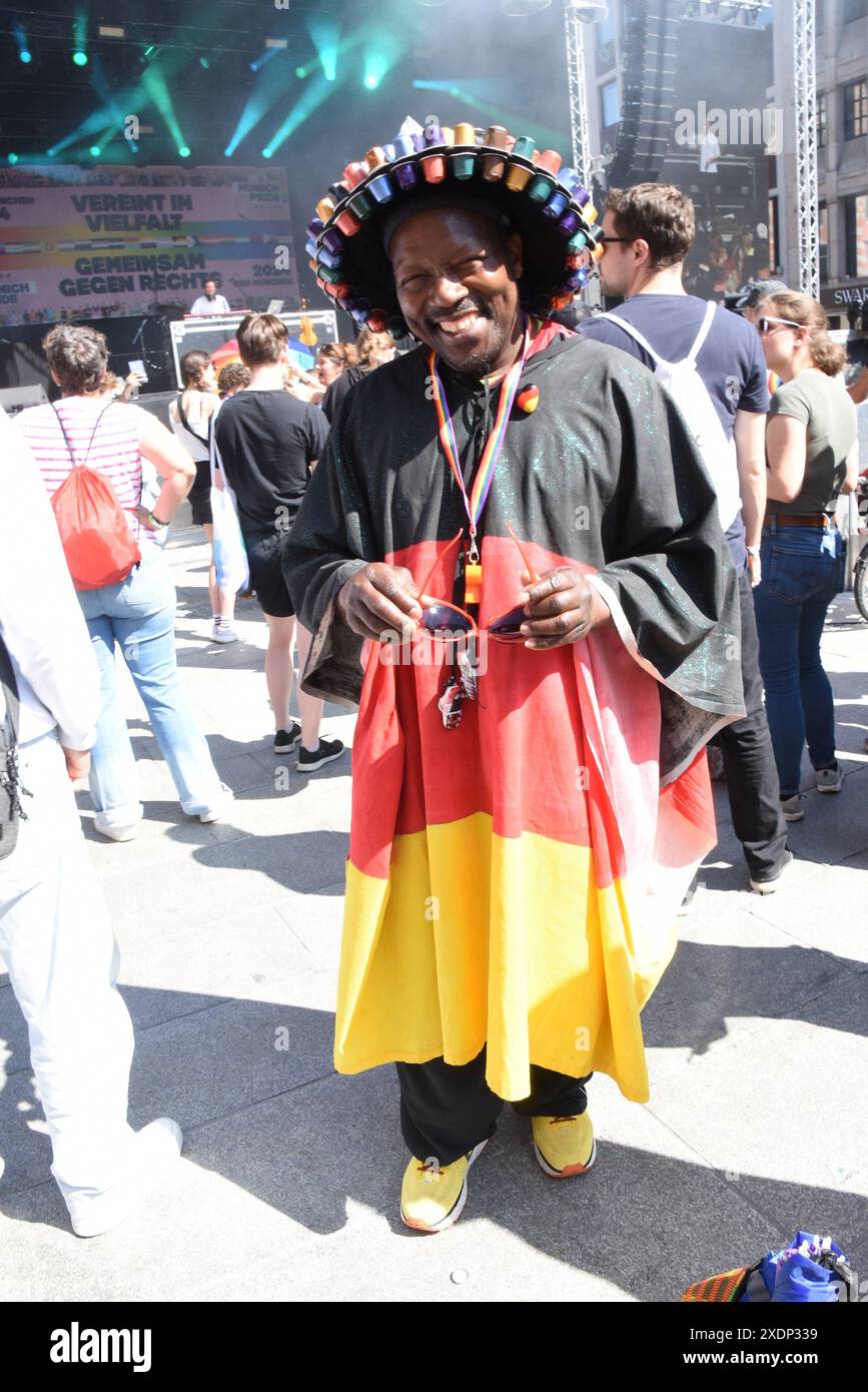 Jules Samlan Koenig von Togo in Asyl Muenchen 22.06.2024 Marienplatz ...