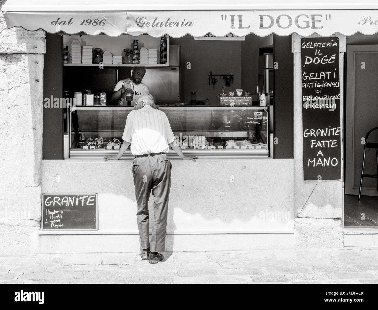 Choosing gelato flavors hi-res stock photography and images - Alamy