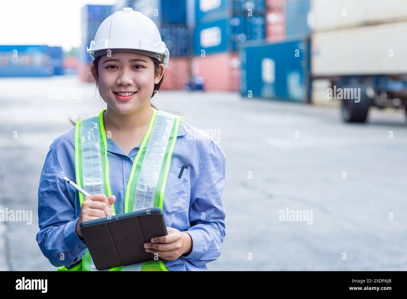 Customs officer hi-res stock photography and images - Alamy