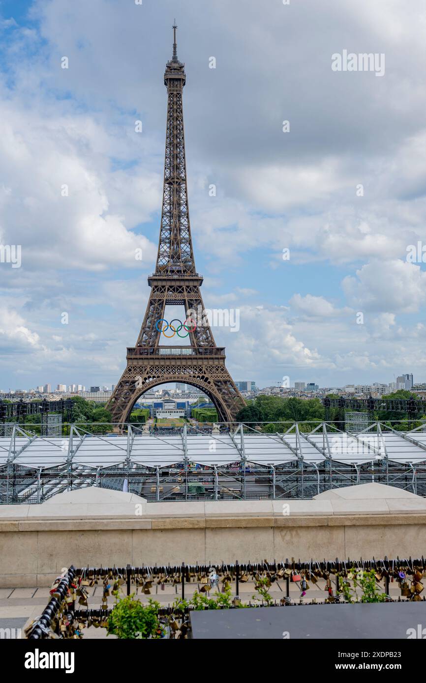 Eiffel tower images hi-res stock photography and images - Alamy