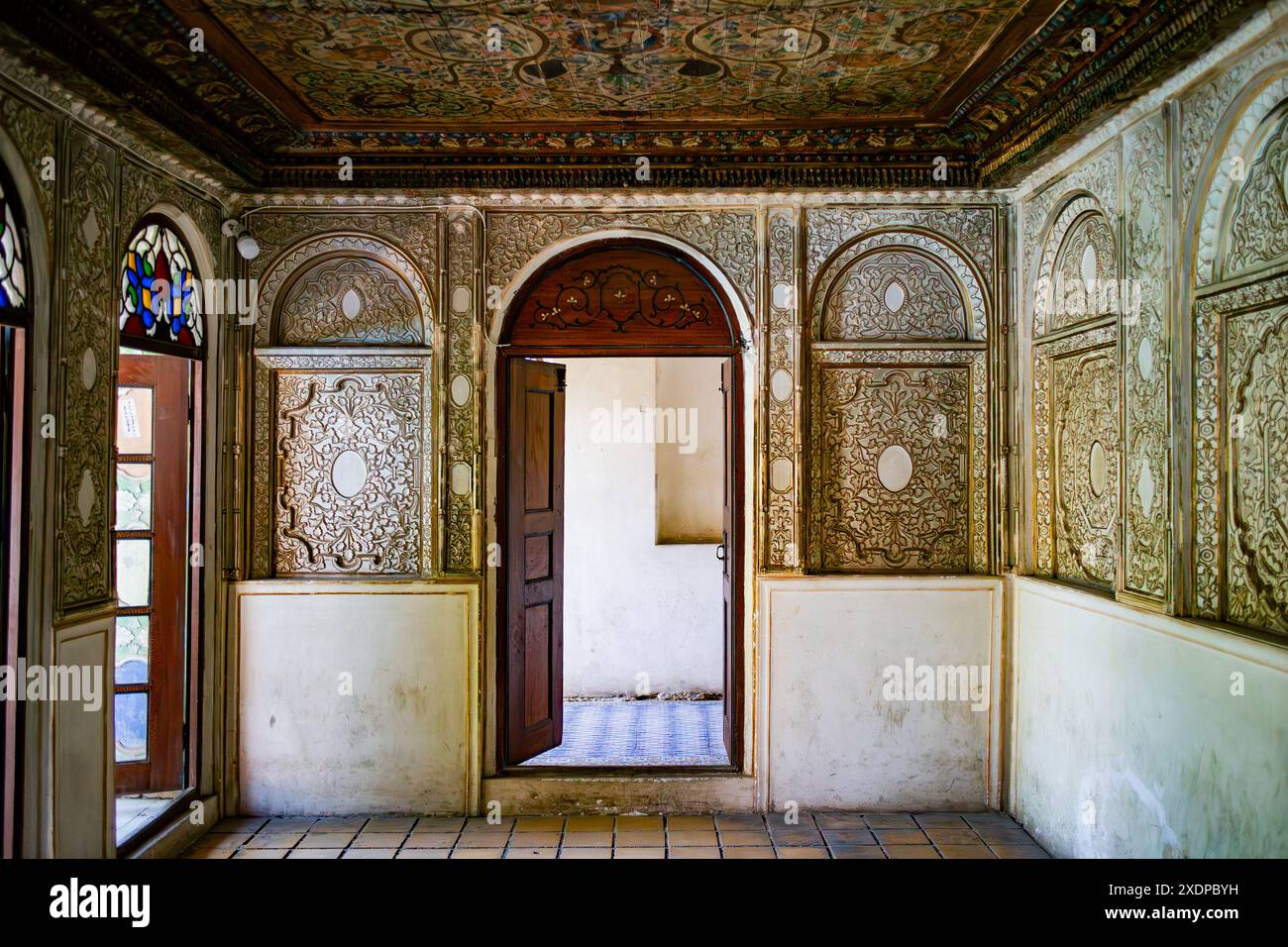 Home inside middle east hi-res stock photography and images - Alamy