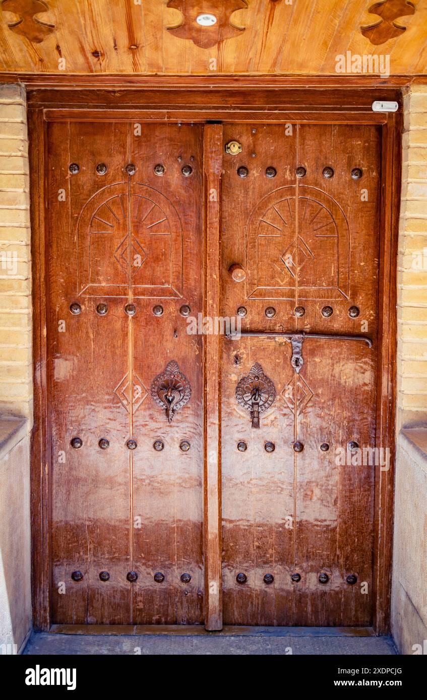 Traditional Iranian door Stock Photo - Alamy