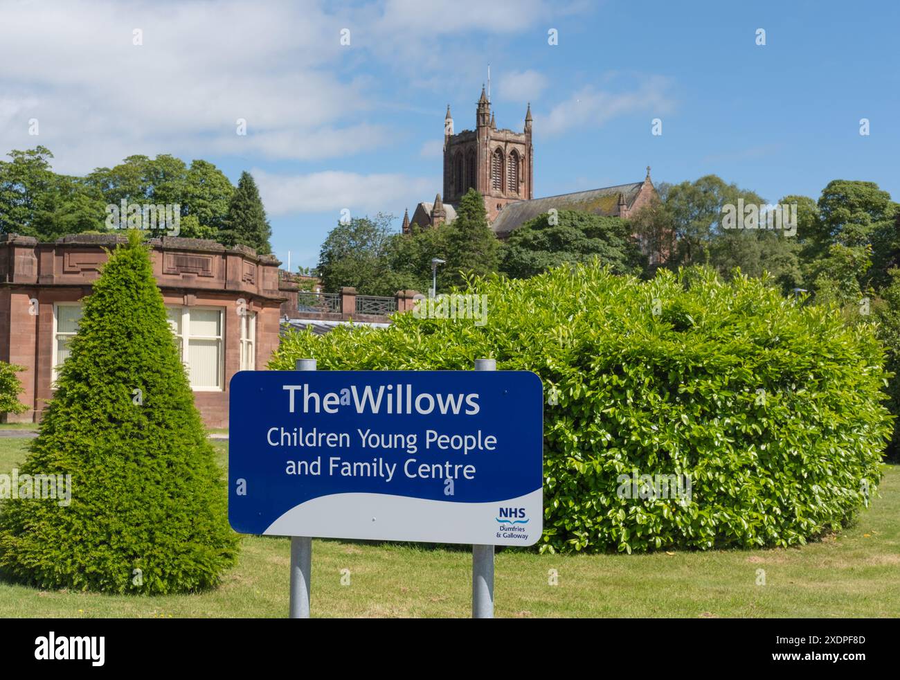 Entrance to The Willows, Children, Young People and Family Centre ...