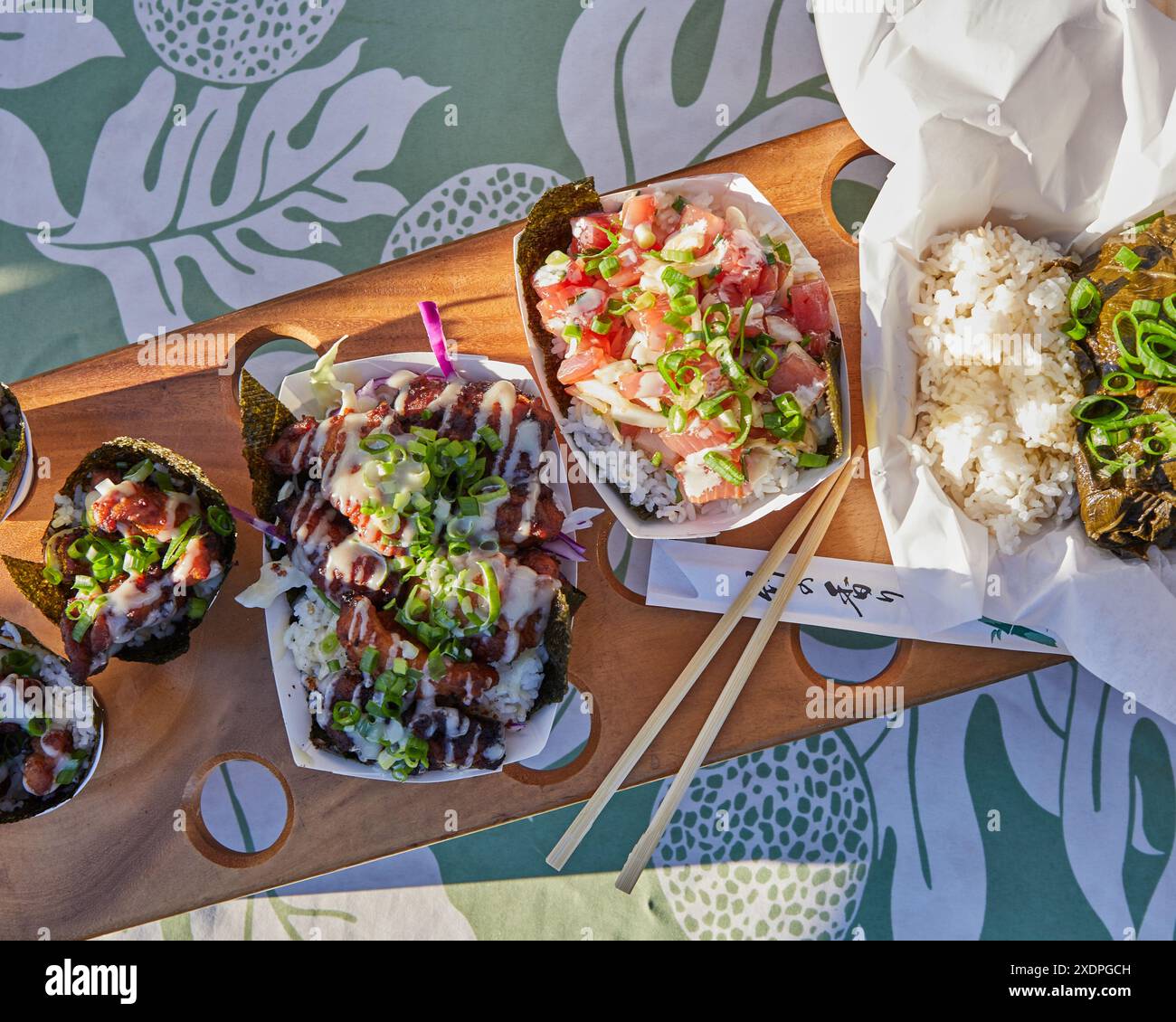 Poke and Mochiko Chicken at Maui Farmer's Market Stock Photo - Alamy
