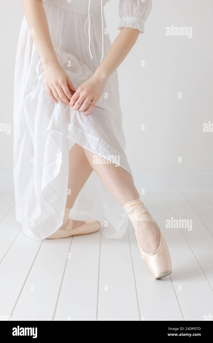 Tip toes hi-res stock photography and images - Alamy