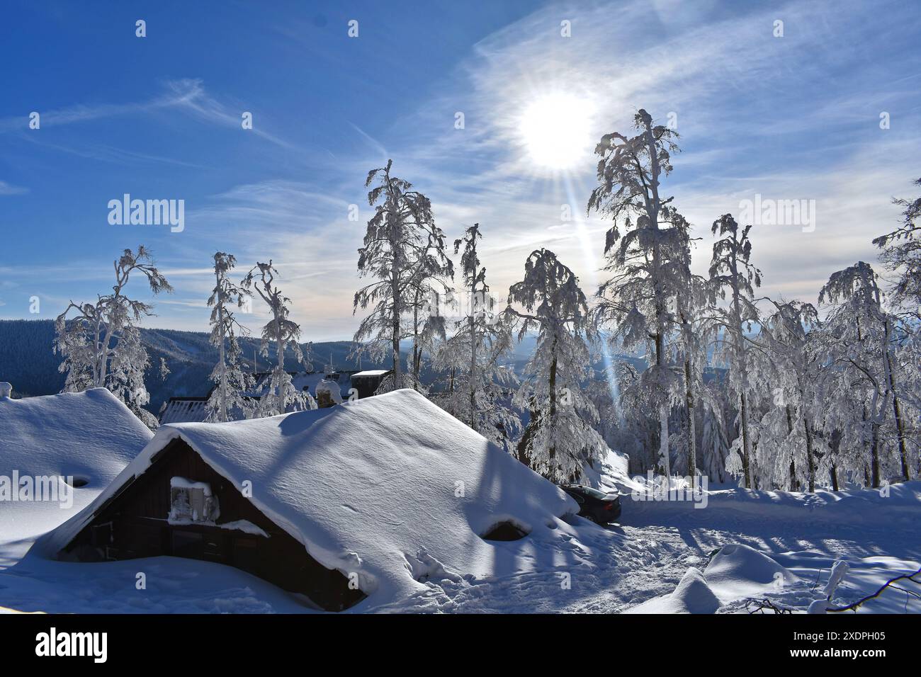 Panoramic view mountain snowy peaks hi-res stock photography and images ...