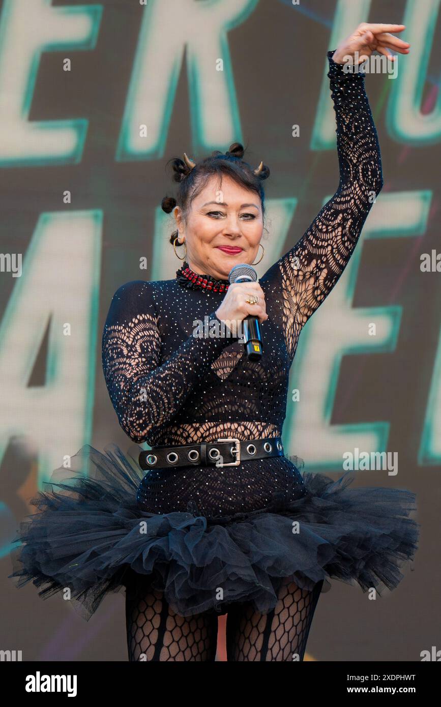 The cast of Closer To Heaven including Frances Ruffelle as Billie Trix ...