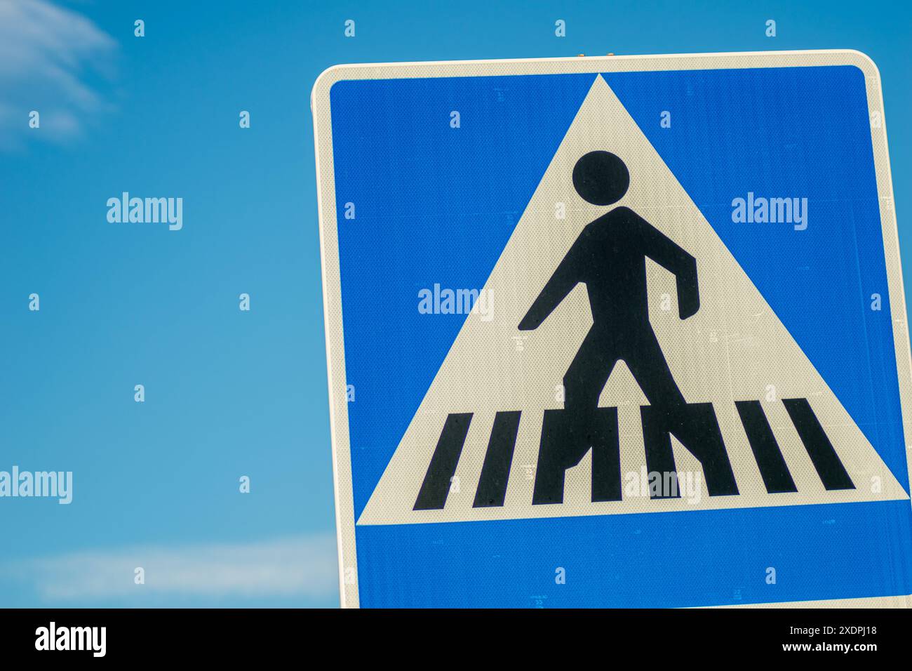 Pedestrian crossing signal hi-res stock photography and images - Alamy
