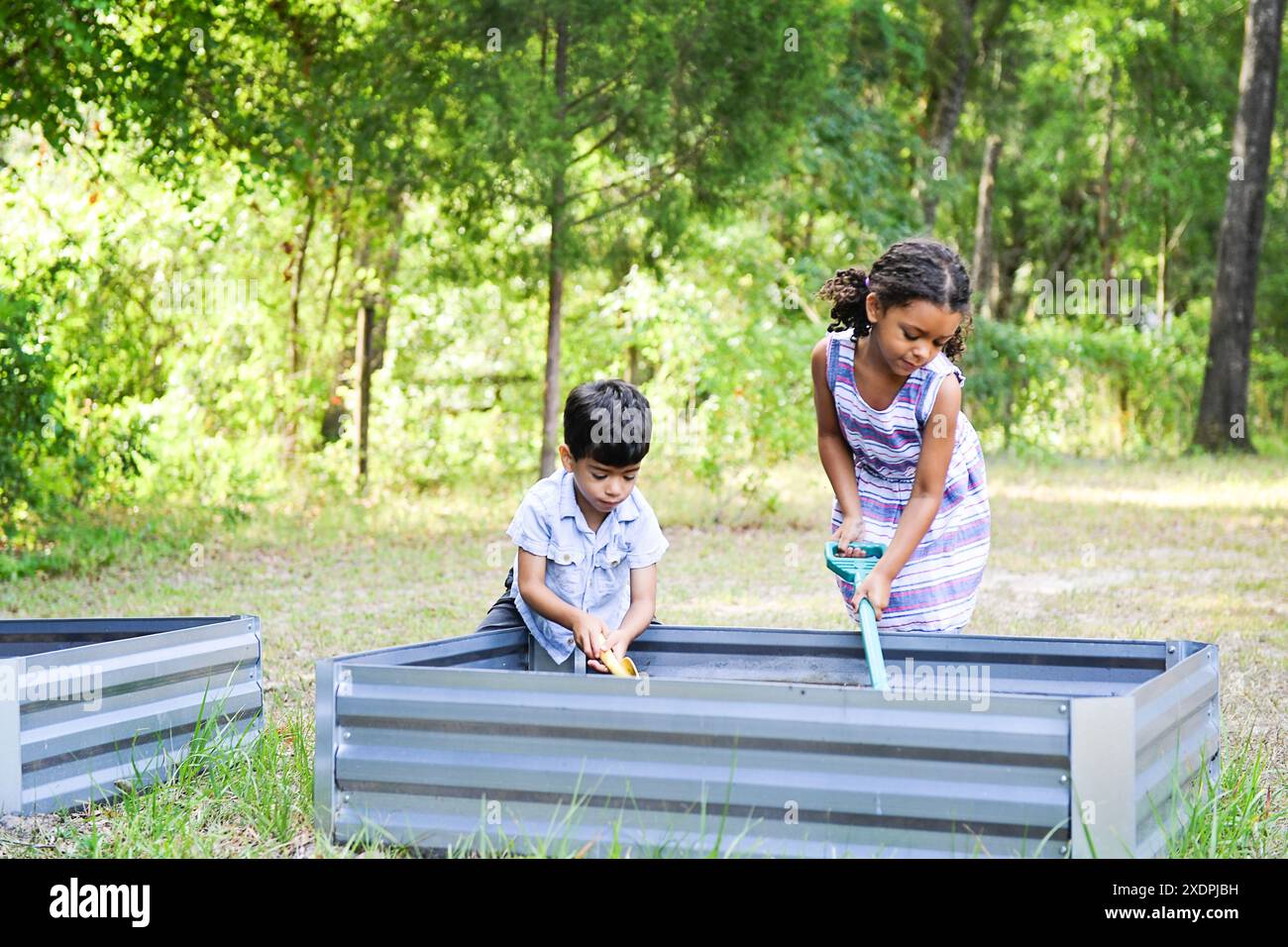 Children digging in dirt hi-res stock photography and images - Alamy