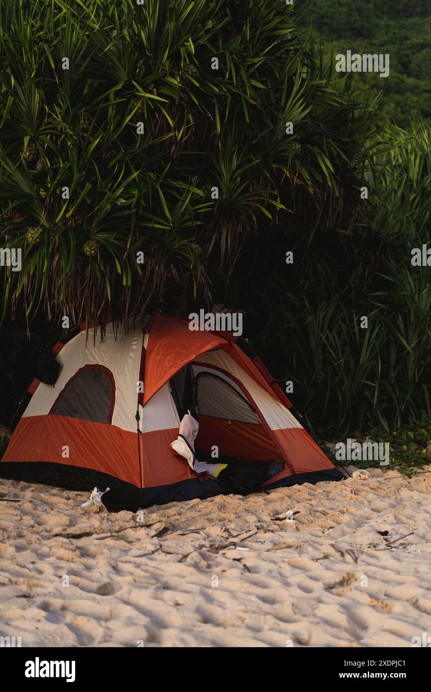 Camping tent beach hi-res stock photography and images - Alamy