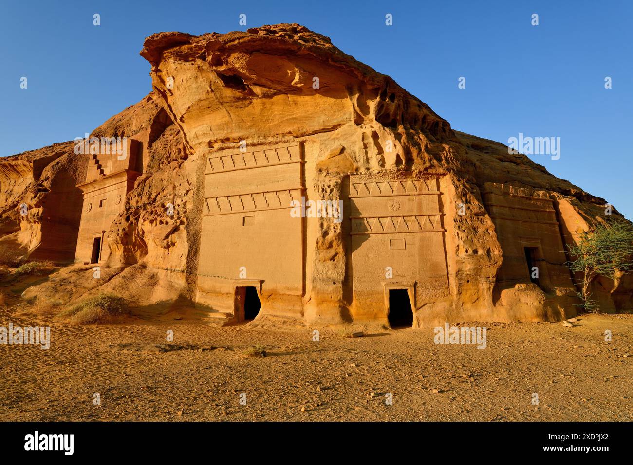 geography / travel, Saudi Arabia, Nabataeer-Graeber at Djabal Al-Ahmar ...