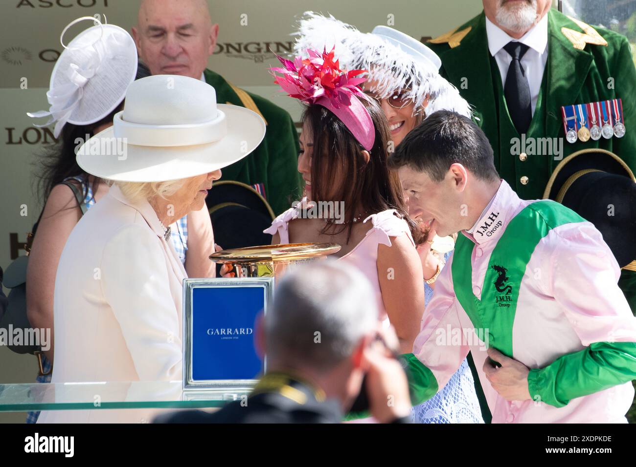 Ascot, UK. 22nd June, 2024. Queen Camilla makes the winners ...