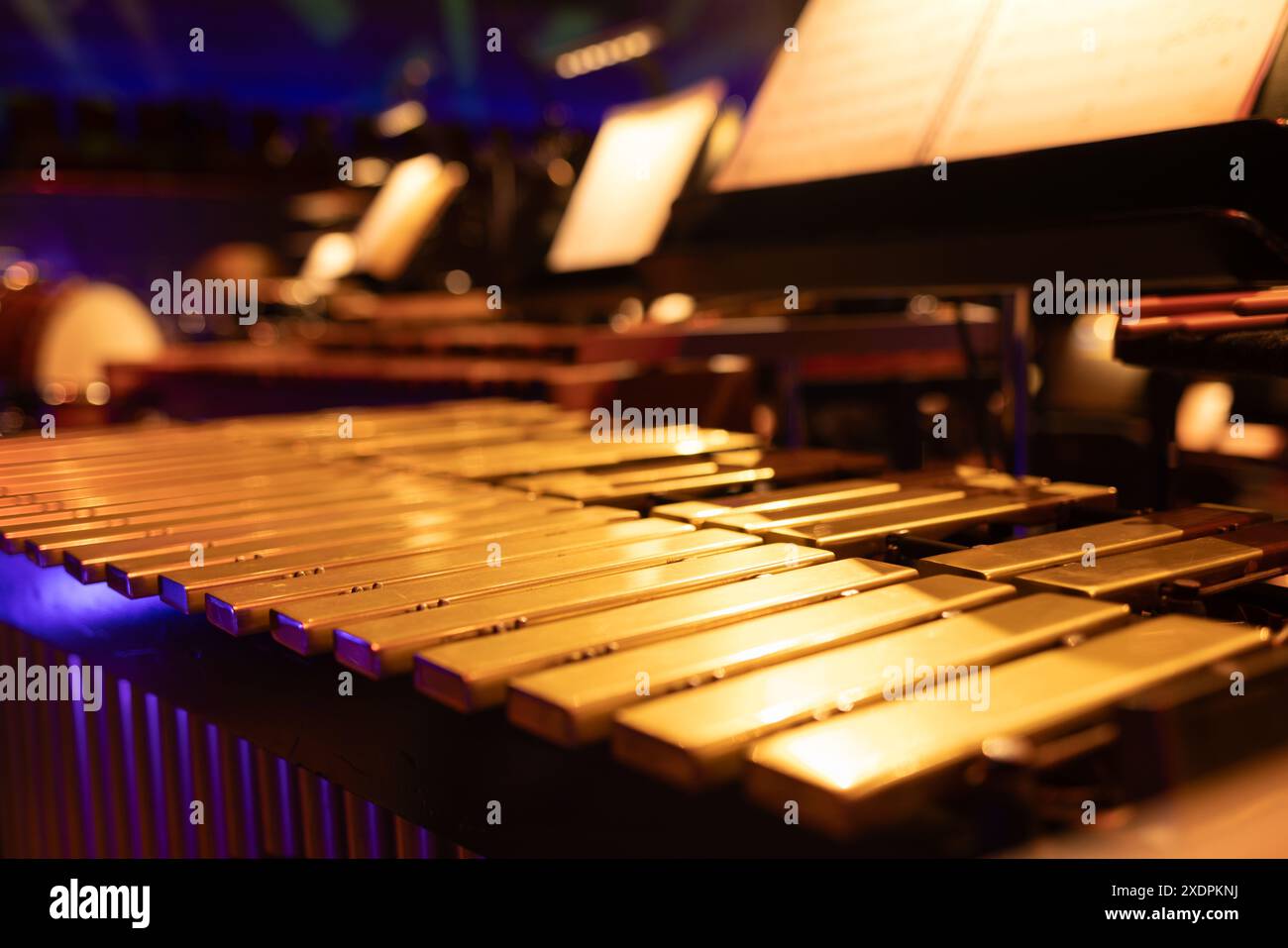 Stage lighting background hi-res stock photography and images - Alamy