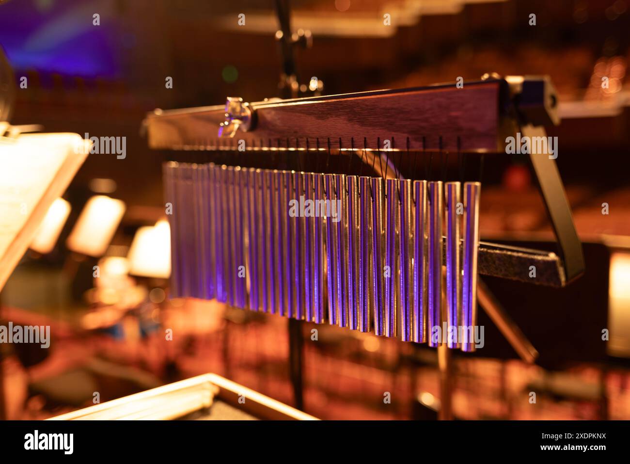 Stage lighting background hi-res stock photography and images - Alamy