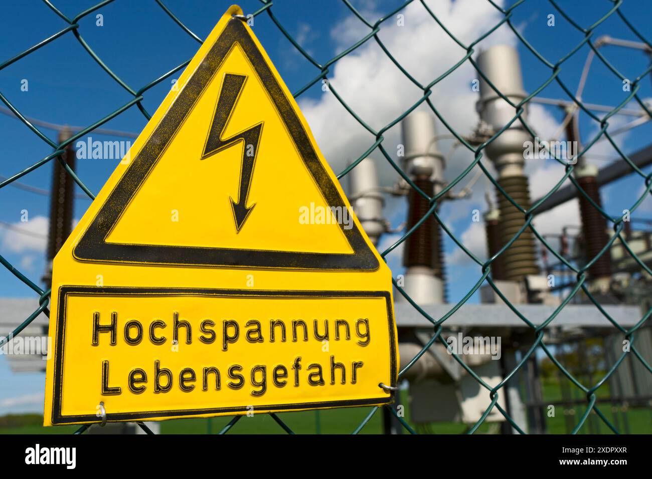 Transformer station warning sign hi-res stock photography and images ...