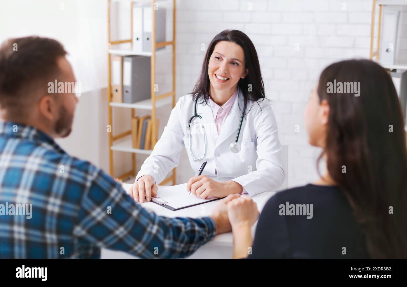 Consulting family doctor hi-res stock photography and images - Alamy