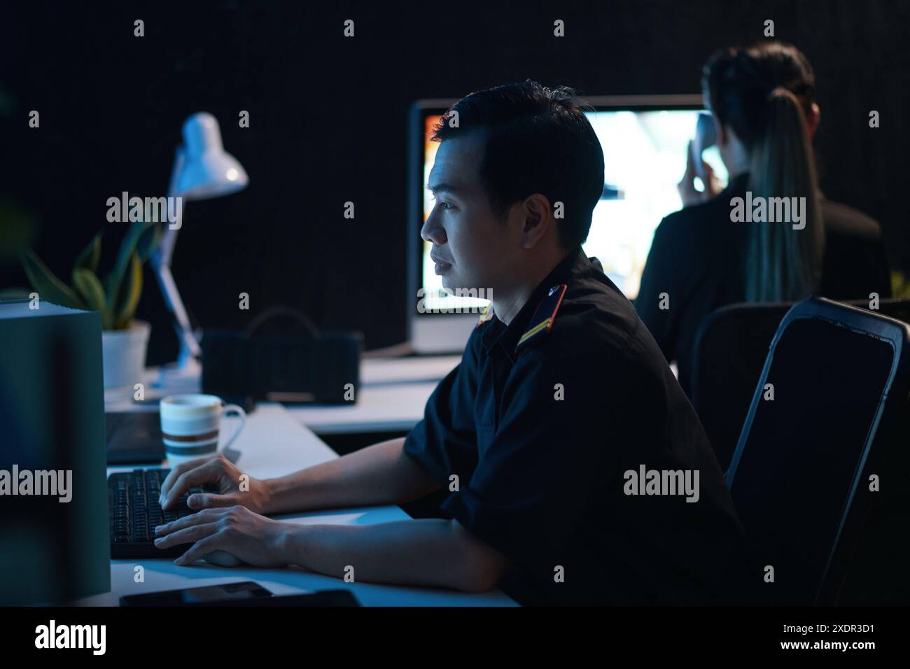 Professional security man hi-res stock photography and images - Alamy