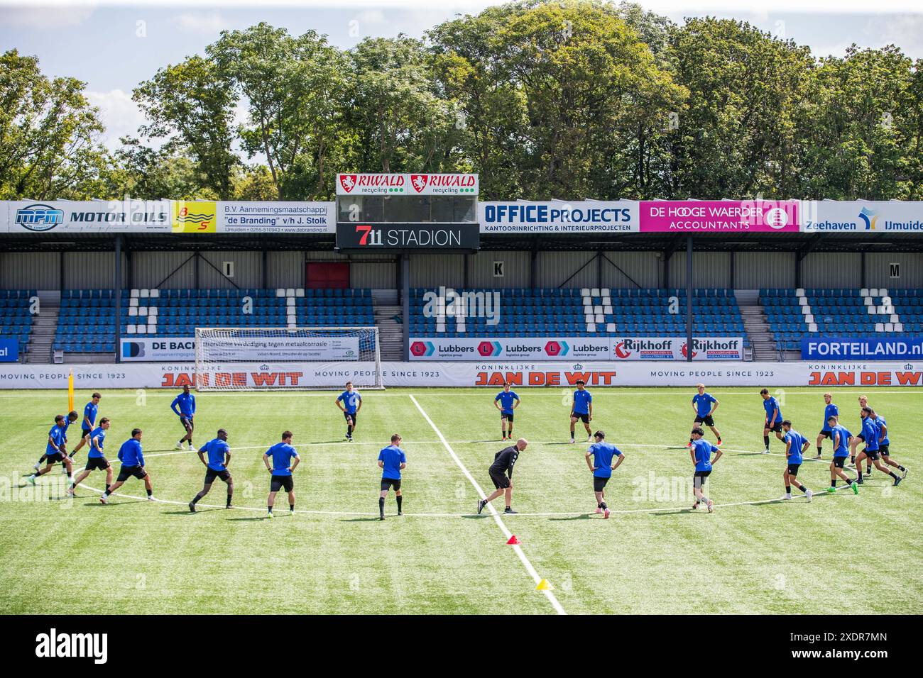 Training football players telstar hi-res stock photography and images ...