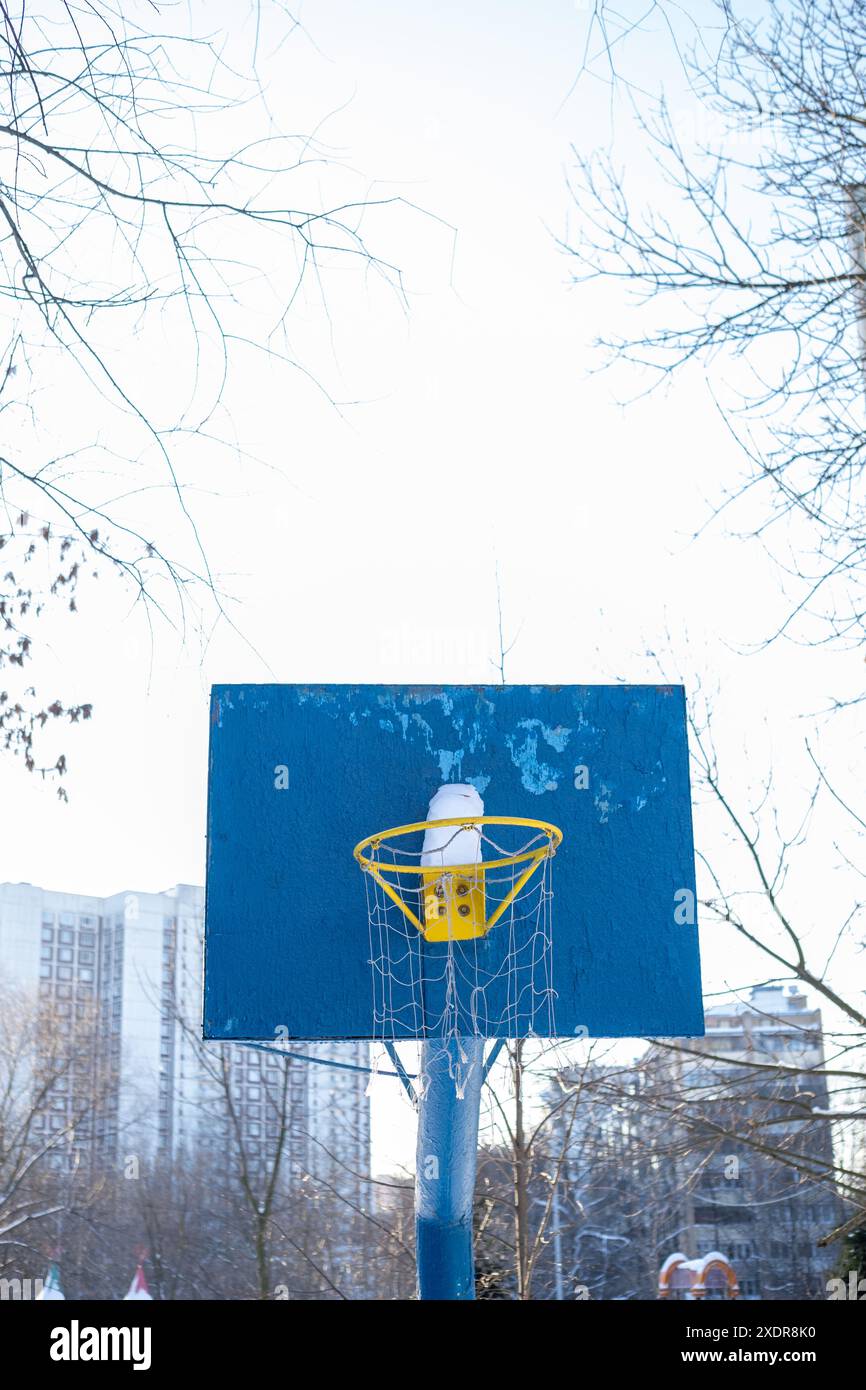 Basketball hoop covered snow hi-res stock photography and images - Alamy