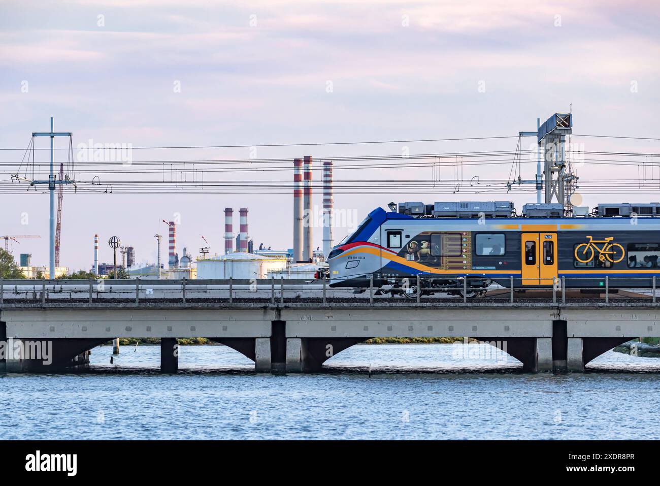 Alstom Coradia Stream Niederflur-Elektrotriebzug ETR 104 Pop von ...