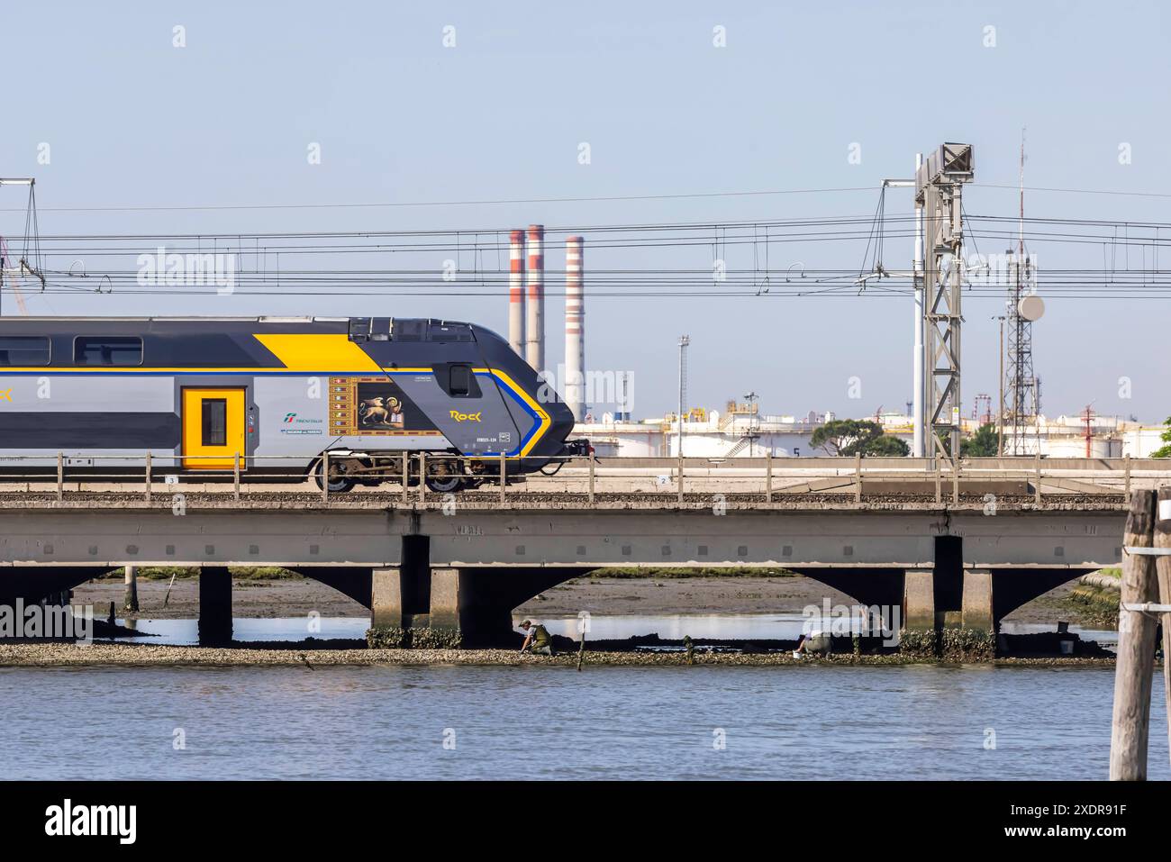 Alstom Coradia Stream Niederflur-Elektrotriebzug ETR 104 Pop von ...