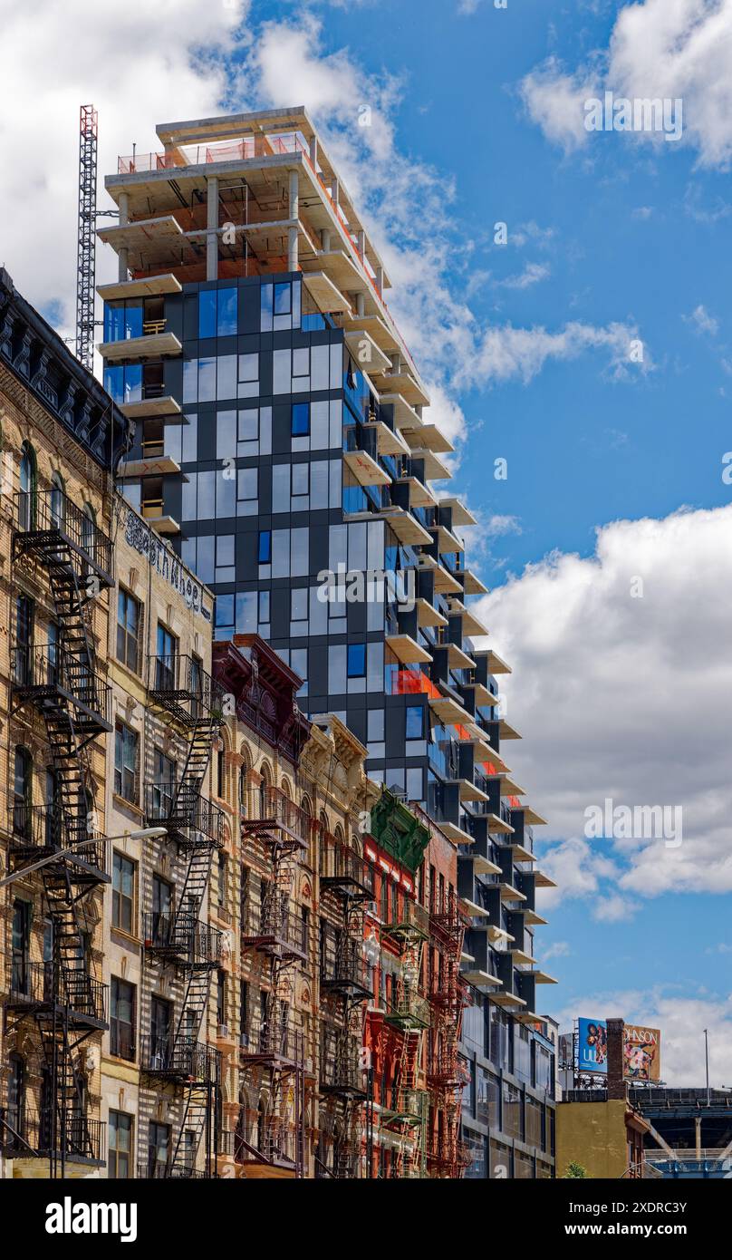 NYC Chinatown: 59 Henry Street, under construction, towers over its ...