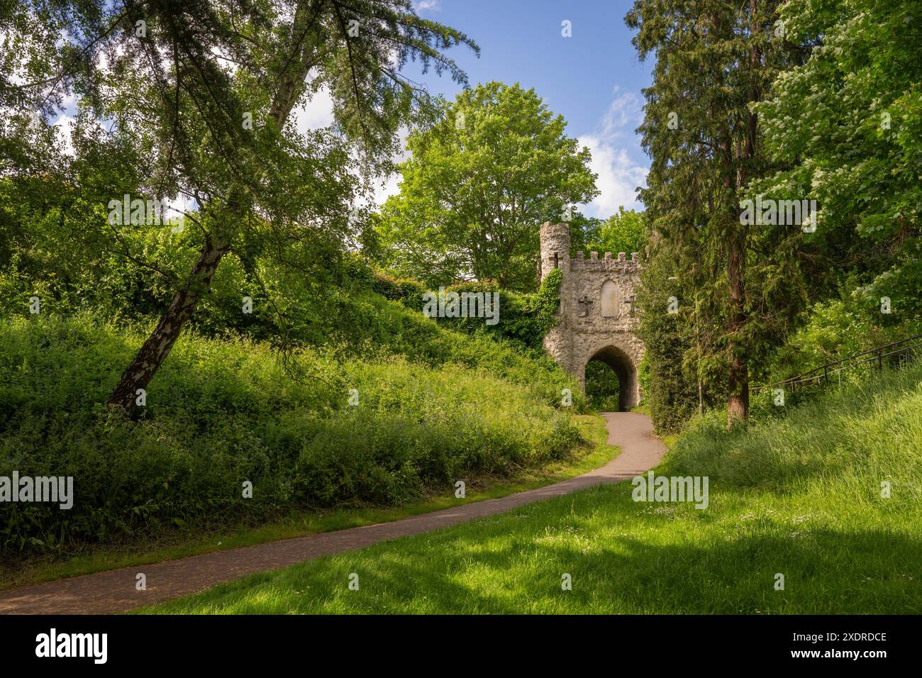Reigate castle castle grounds surrey hi-res stock photography and ...