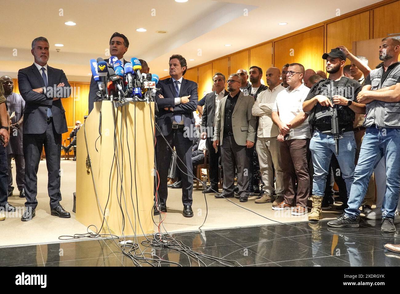 L-R : Lebanese Minister of Tourism Walid Nassar, Minister of Public ...