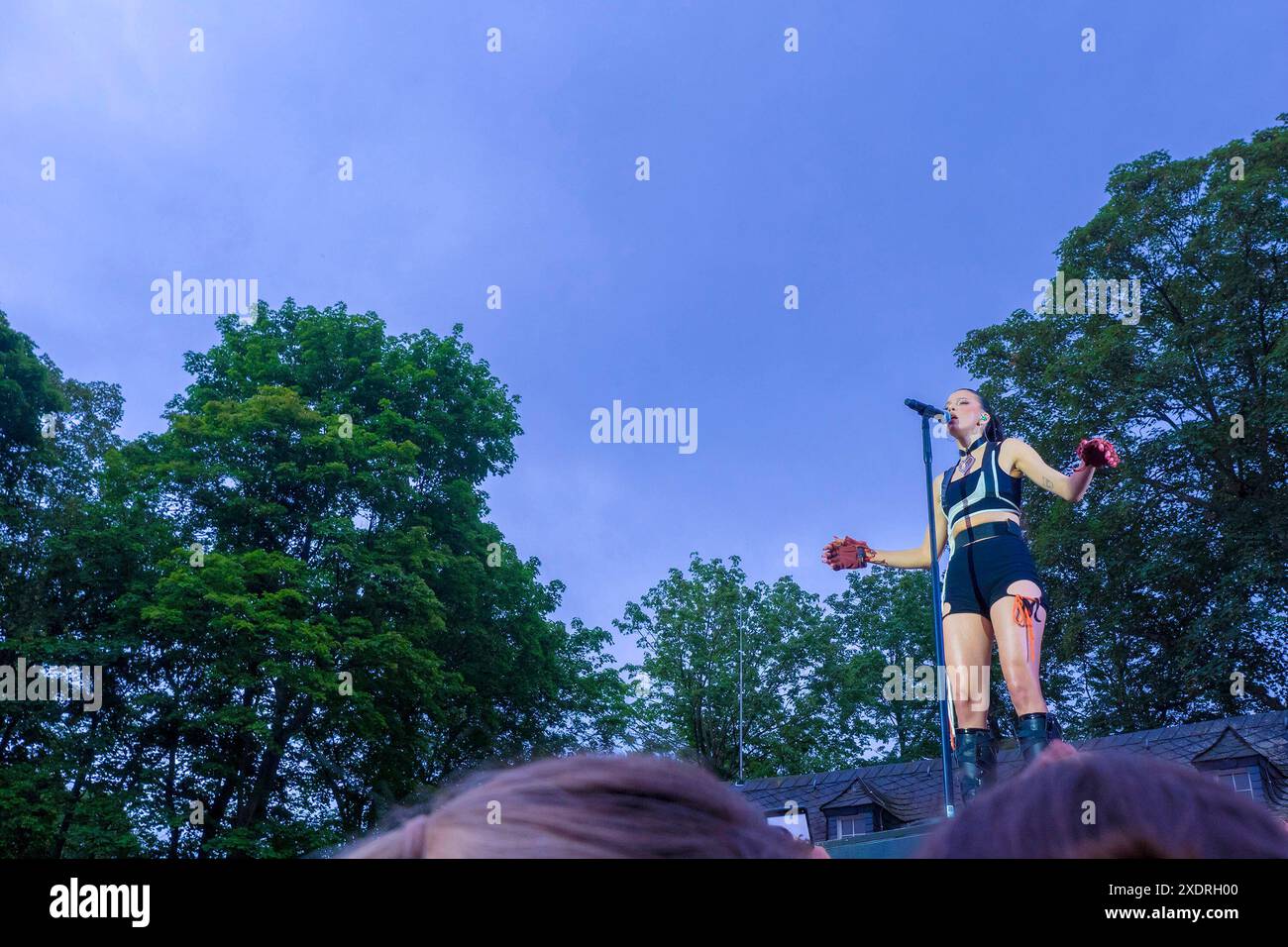 21.06.2024, Nina Chuba Nina Chuba. Ihr erstes Open Air Konzert, In der ...