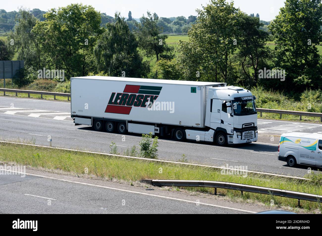 Articulated lorry motorway m40 hi-res stock photography and images - Alamy
