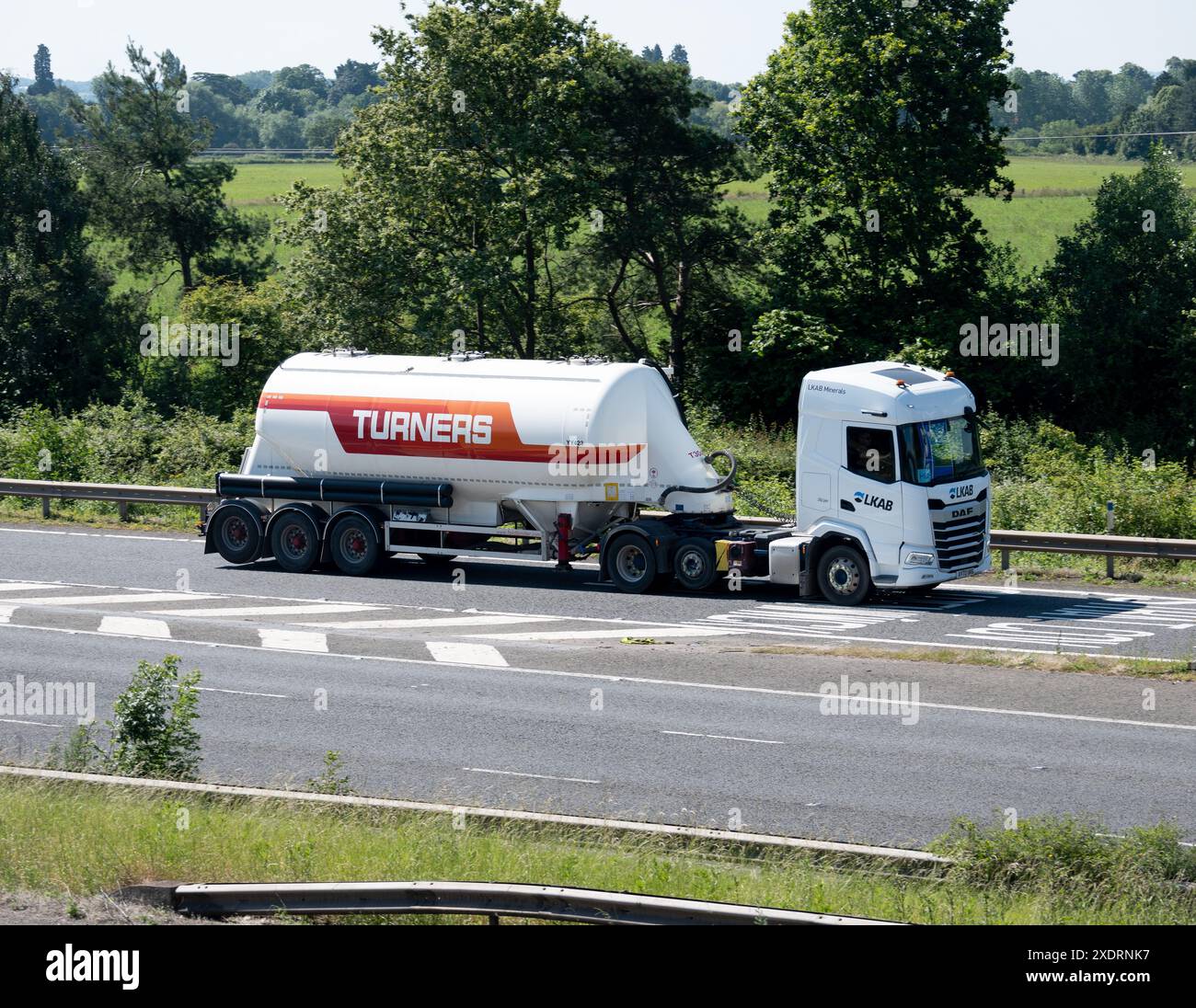 Articulated lorry motorway m40 hi-res stock photography and images - Alamy