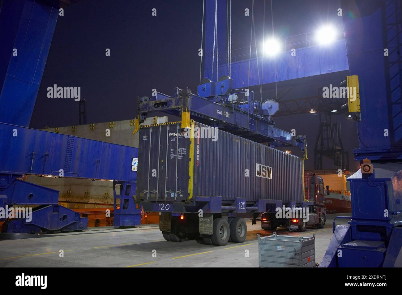 Containers port night hi-res stock photography and images - Alamy