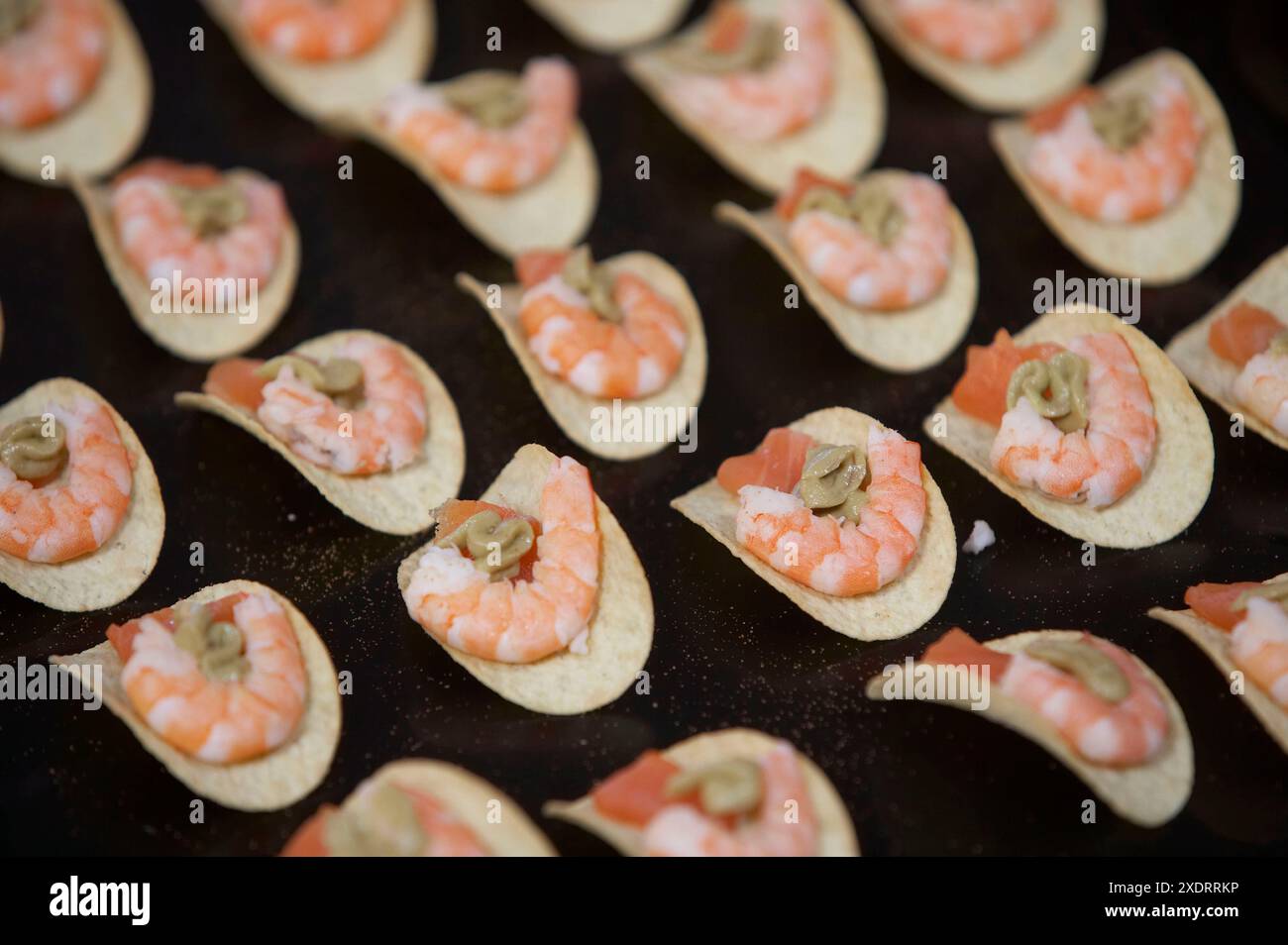 Prawns, preparing canapes, Divinus Catering, San Sebastian, Donostia ...