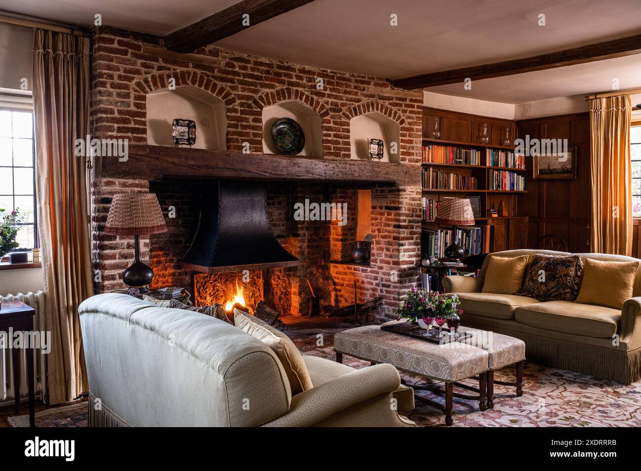 Tudor fireplace hi-res stock photography and images - Alamy