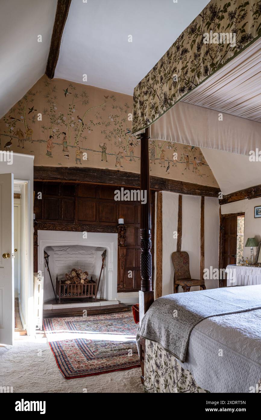 Georgian four poster bed with Chateaurenard fabric by Christopher Moore ...