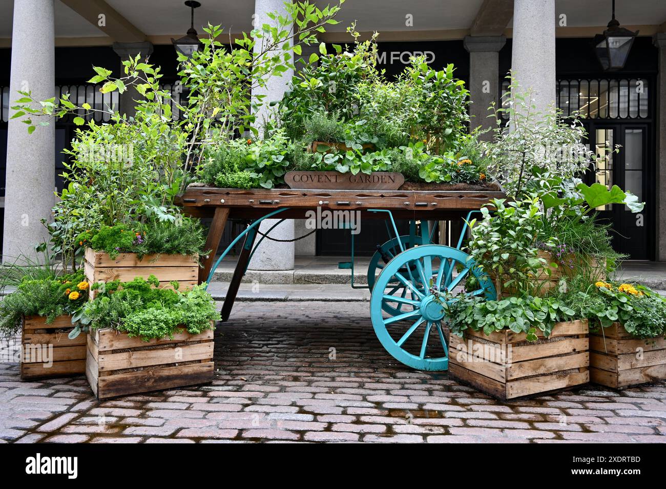 Vintage Barrow, Covent Garden, London, UK Stock Photo - Alamy