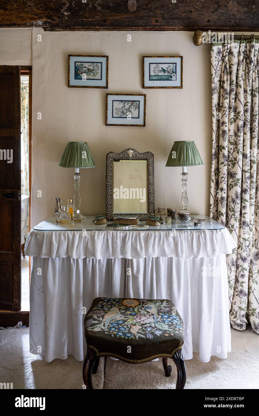 Elegant dressing table with lamps and Chateaurenard fabric by ...