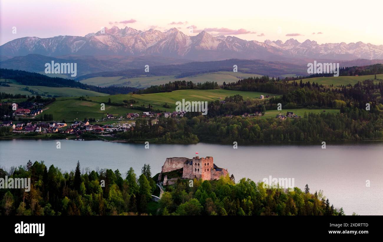 Medieval Castle Dunajec in Niedzica, 14th century (upper castle) with ...