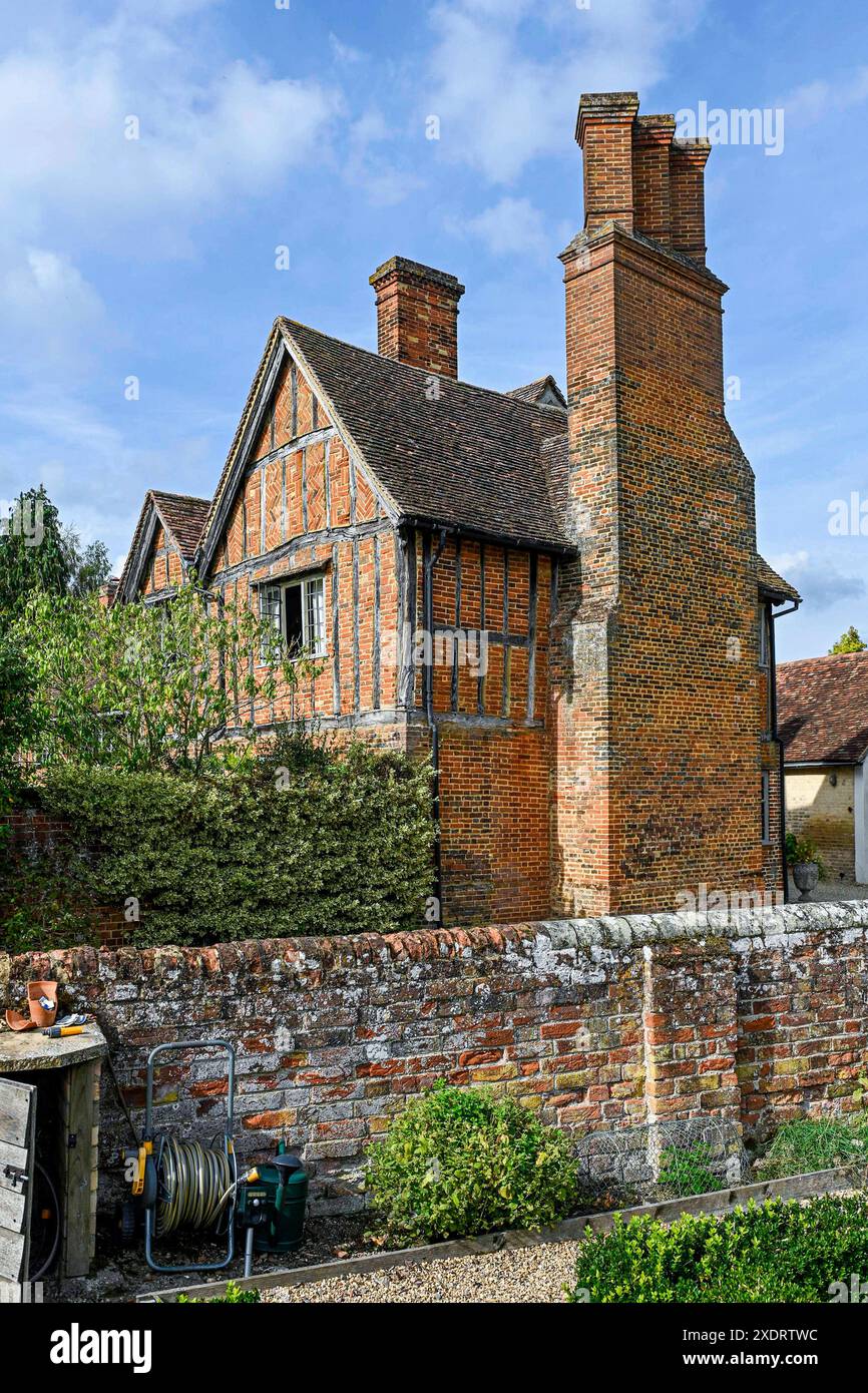 16th century english architecture hi-res stock photography and images ...