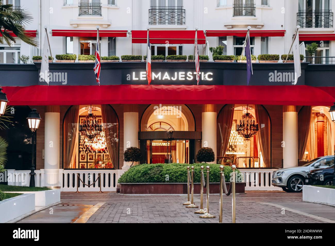 Refined architecture emblem hi-res stock photography and images - Alamy