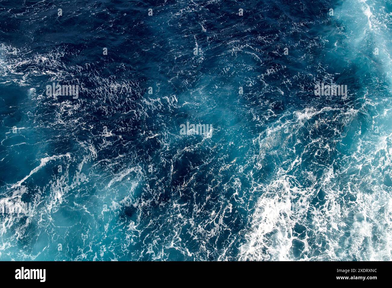 Ocean’s Embrace: The Eternal Dance of Waves Stock Photo - Alamy