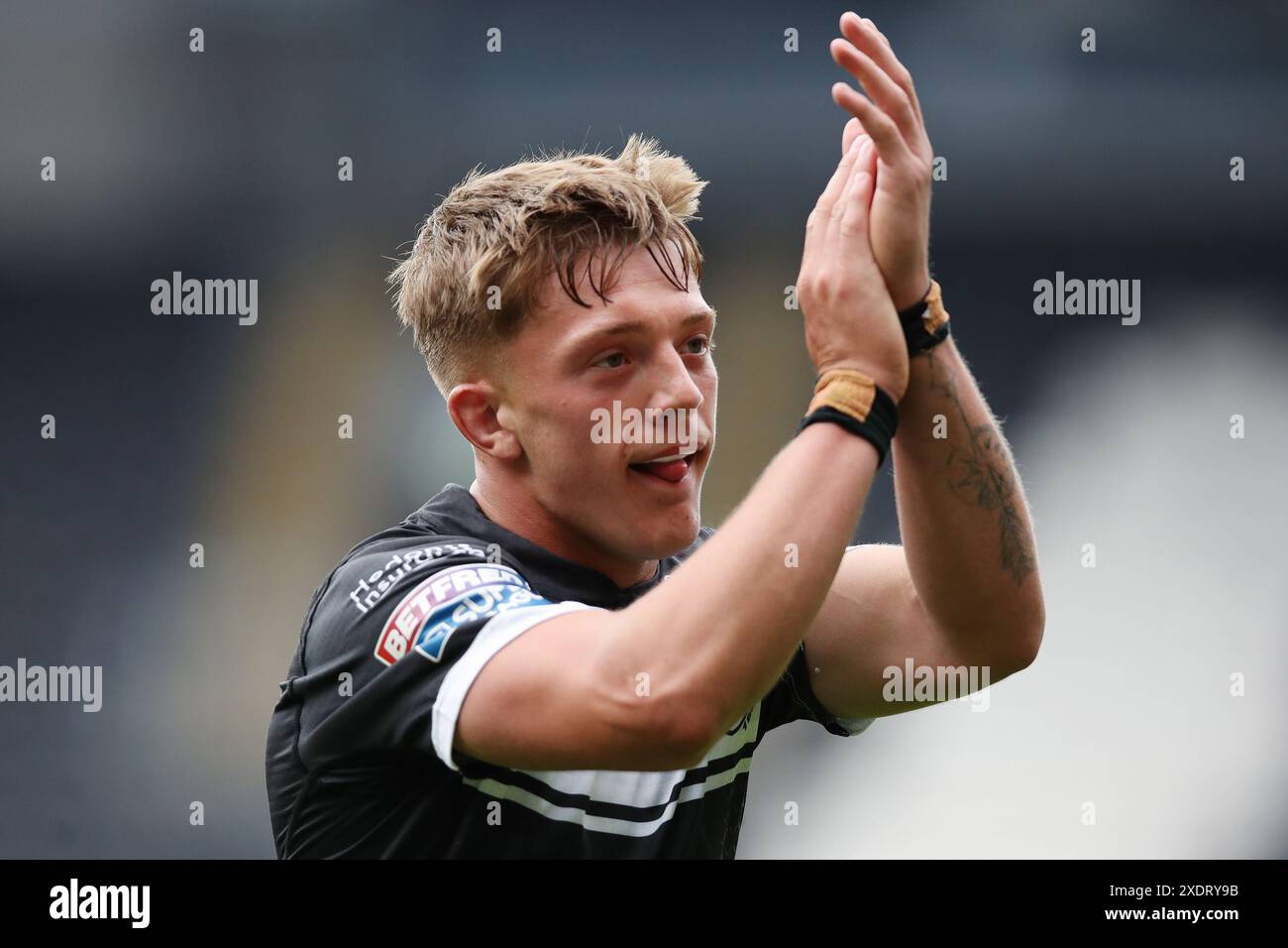 Hull FC's Logan Moy acknowledges the fans during the Betfred Super ...