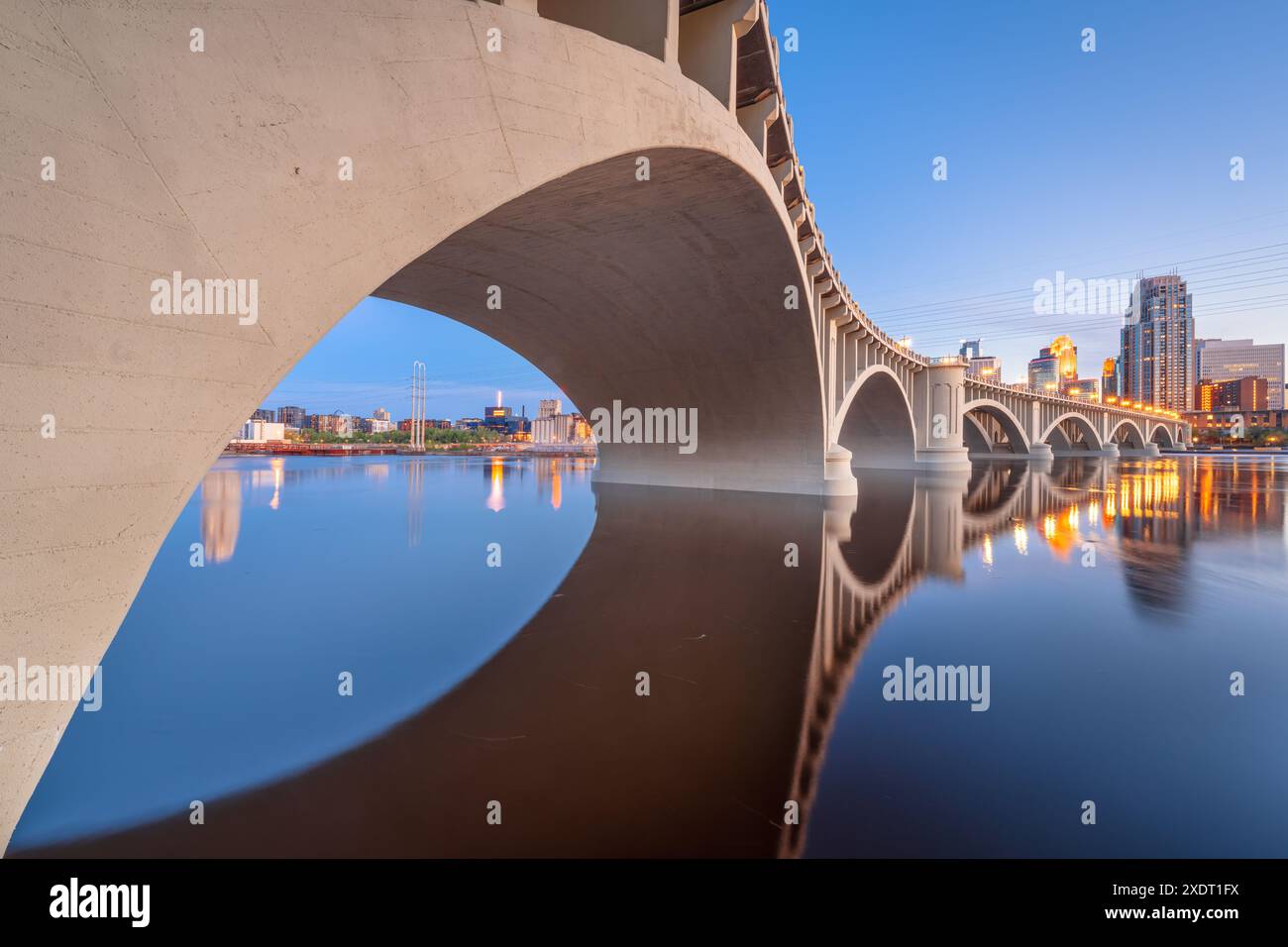 Minneapolis, Minnesota, USA downtown skyline on the Mississippi River ...