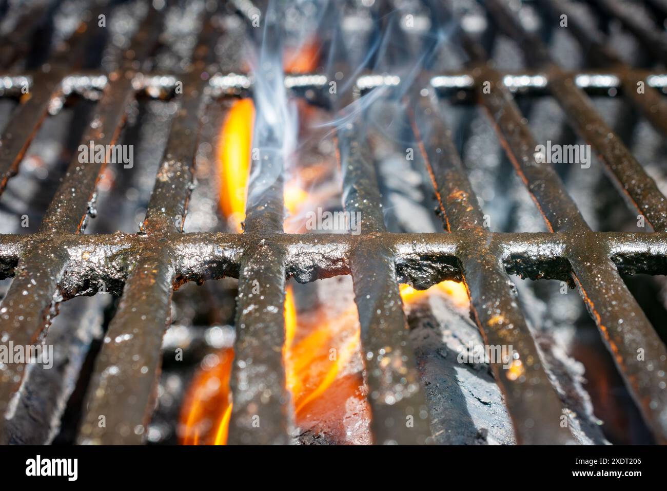 Preheat a barbecue grill hi-res stock photography and images - Alamy