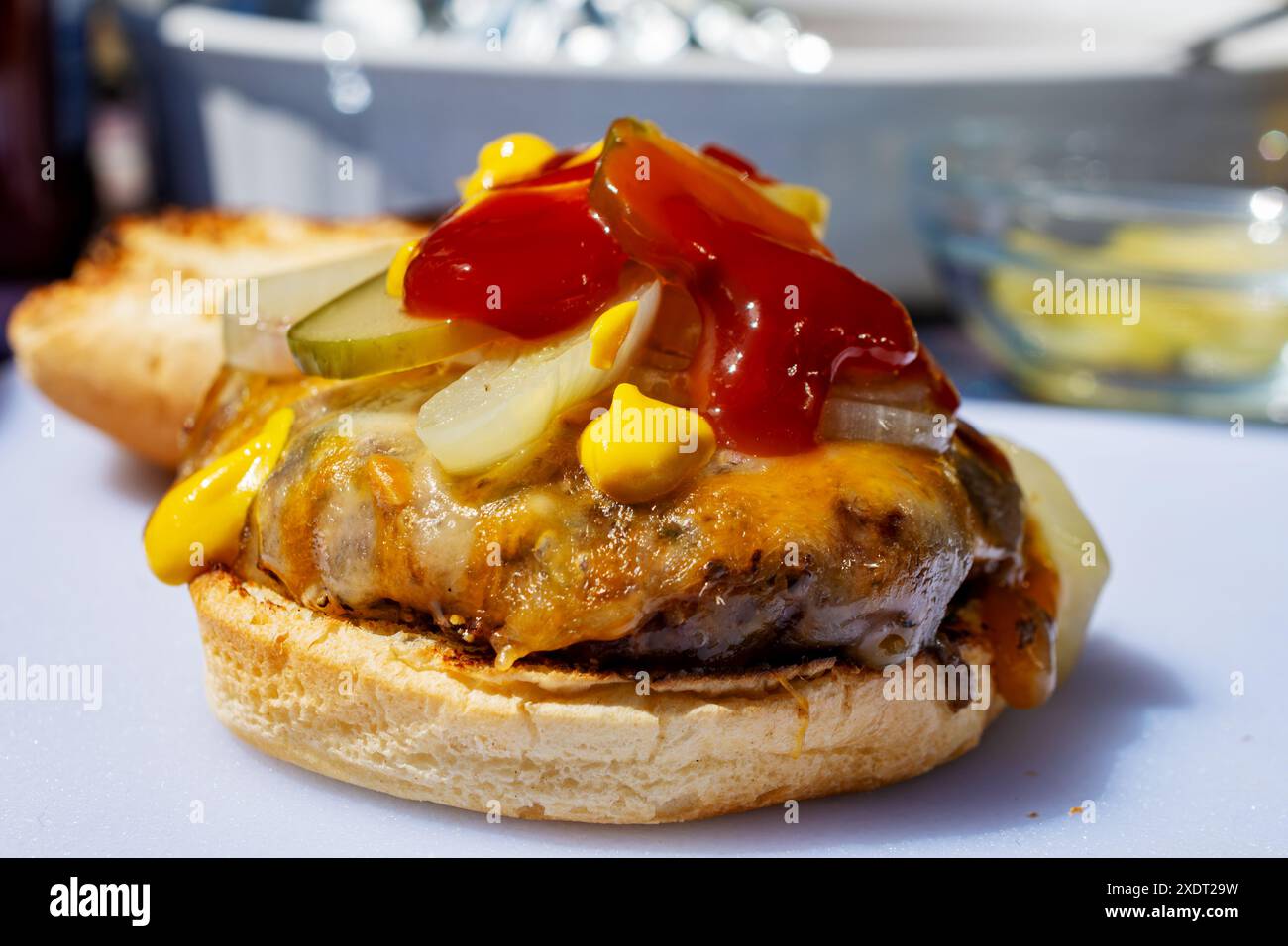Toasted bun topped with bbq sauce hi-res stock photography and images ...