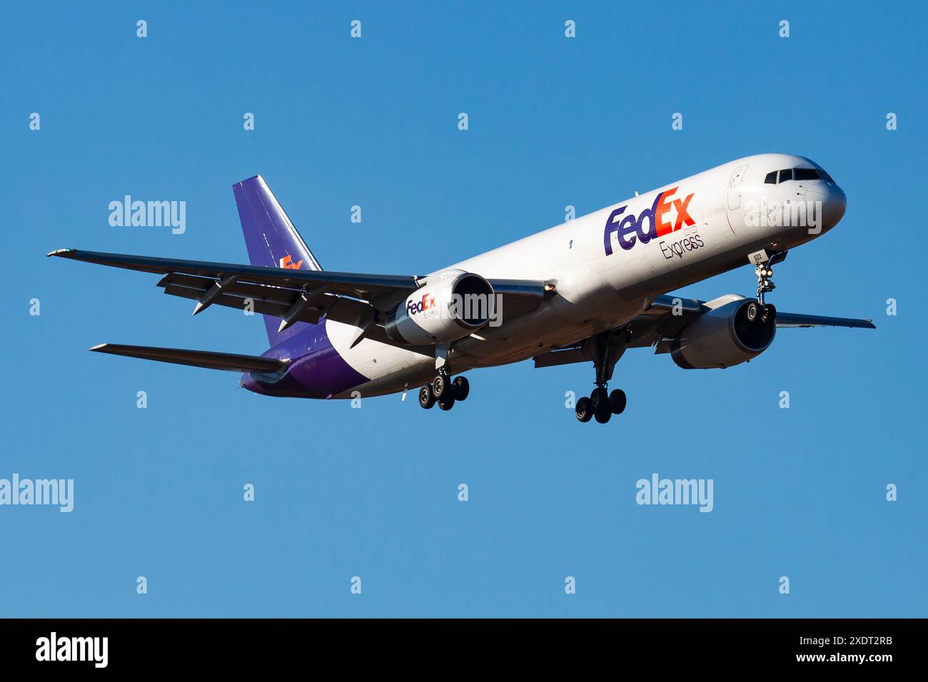Fedex operations hi-res stock photography and images - Alamy