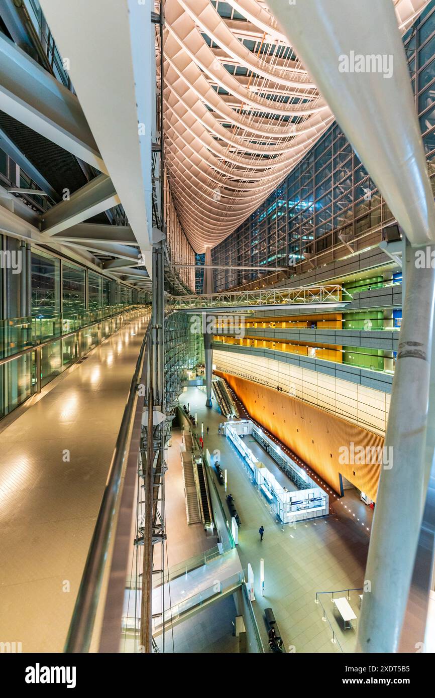 Interior of the Tokyo International Forum building at night. Narrow ...