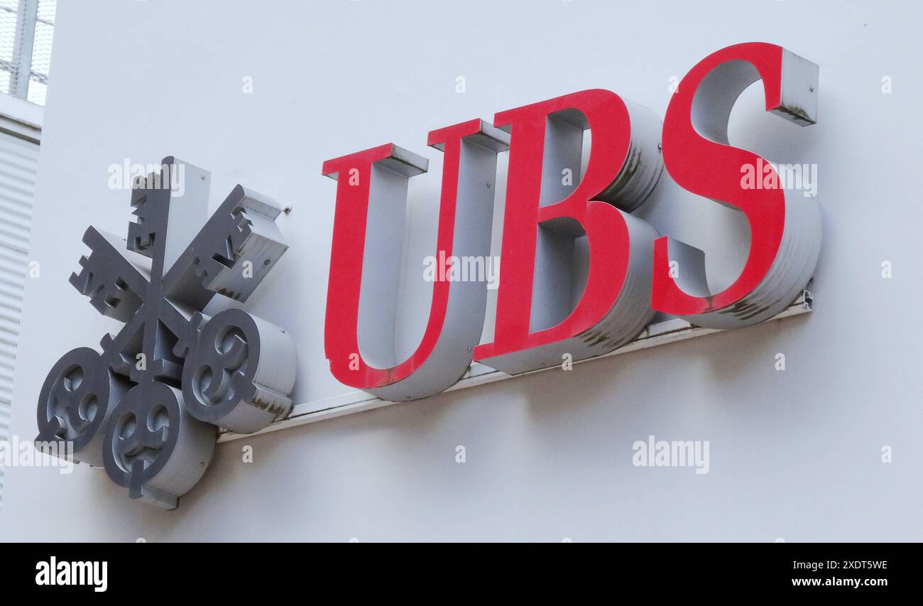 Anton Geisser 24.06.2024 Schweiz. Bank UBS Logo Schriftzug *** Anton ...