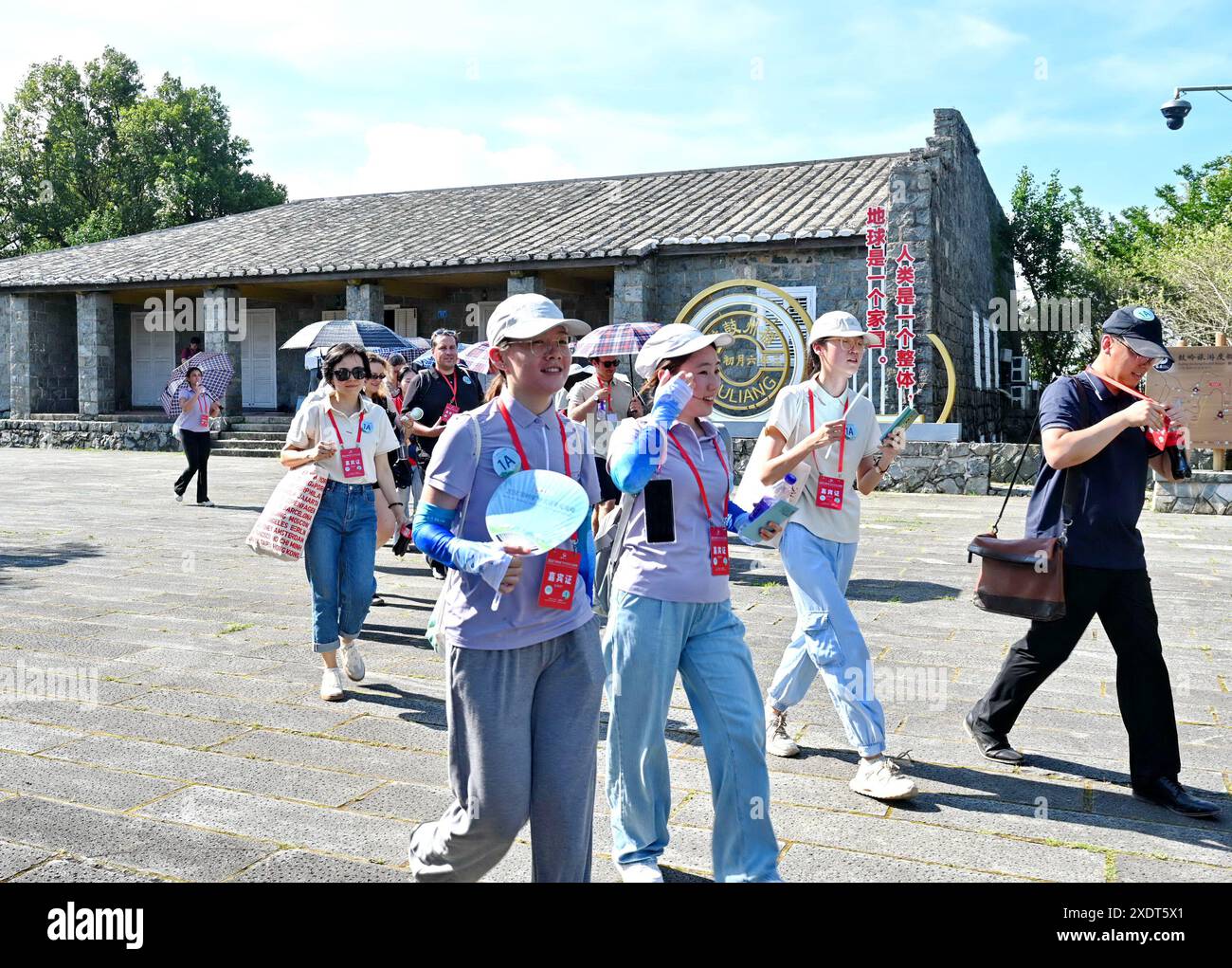 Chinese community service association hi-res stock photography and ...